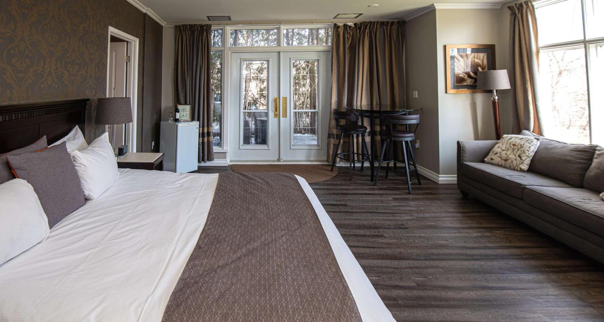 ELM HURST INN & SPA | ⋆⋆⋆ | INGERSOLL, CANADA | SEASON DEALS FROM $103